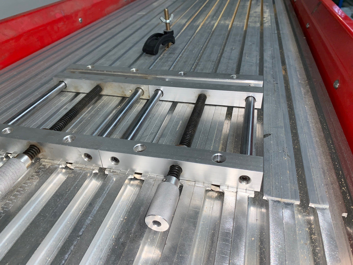 Grooved Machine Bed Extrusion – Aluminium Extrusion Company